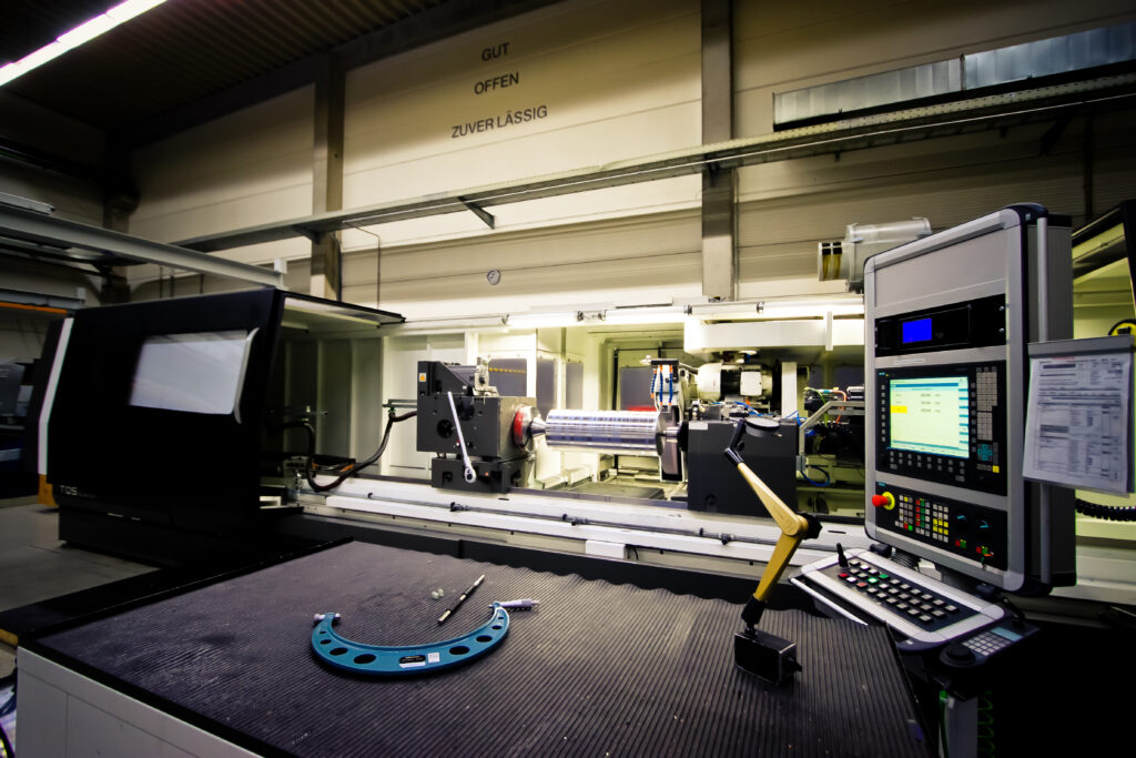 Cylindrical grinding - External cylindrical grinding between centers ...